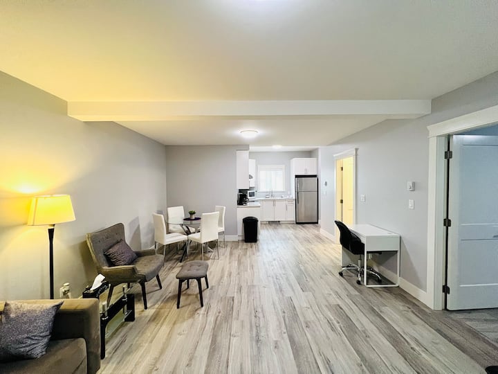 Bear Mountain 1 Bedroom Suite With Private Entry - Langford