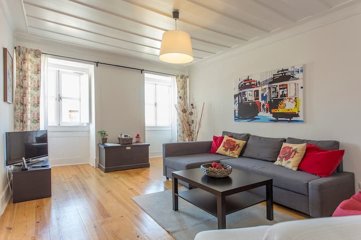 Old City Center Apt 2 Bedroom- Wifi - Campolide