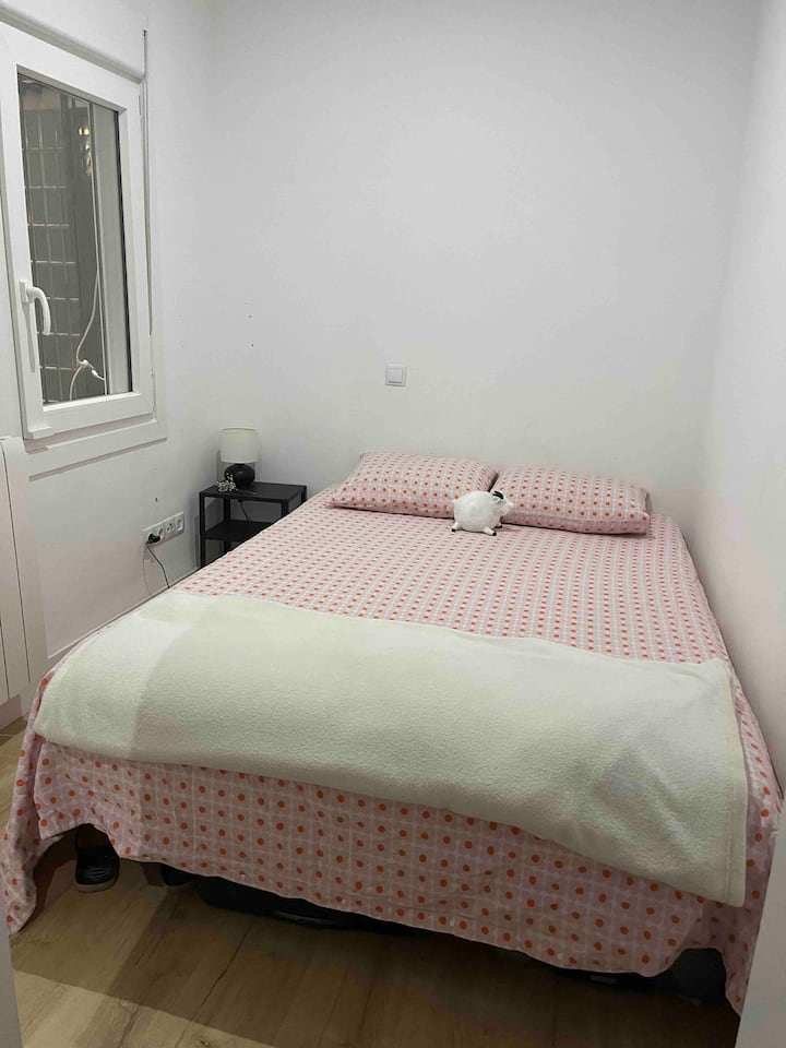 Cozy Bedroom In Gracia,  Just One Guest. - Barcelona