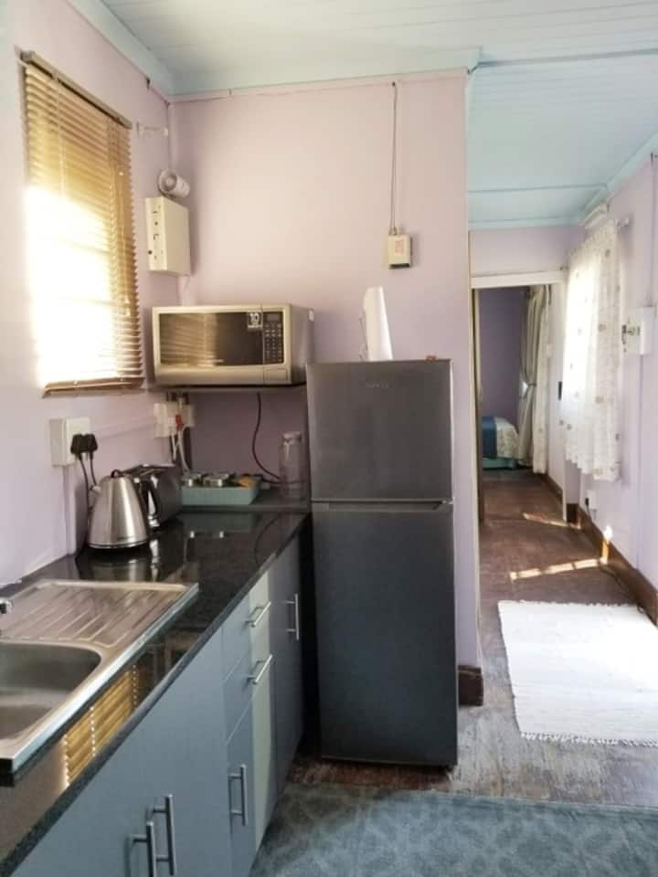 Self-contained Country Cottage. - Midrand