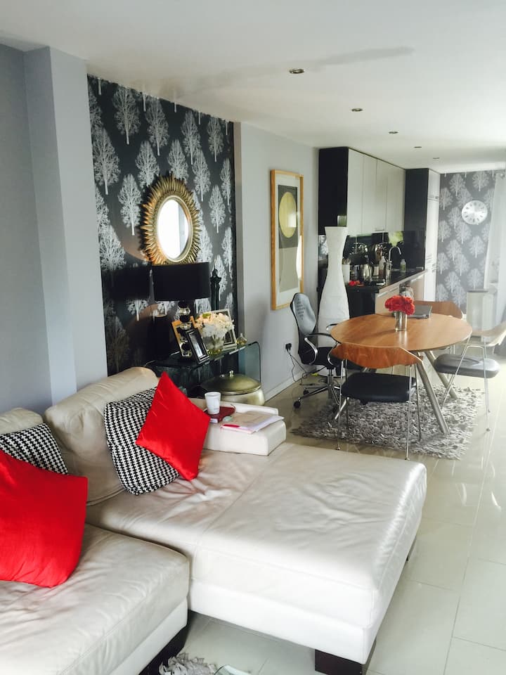 Smart Modern Double Size Bedroom + Own Bathroom - Dublin