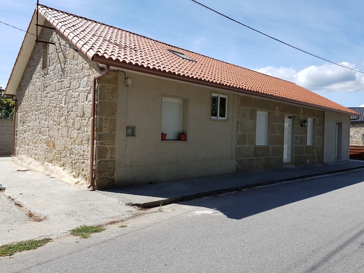 Casa De Piedra Con 3 Dormitorios - Galicia