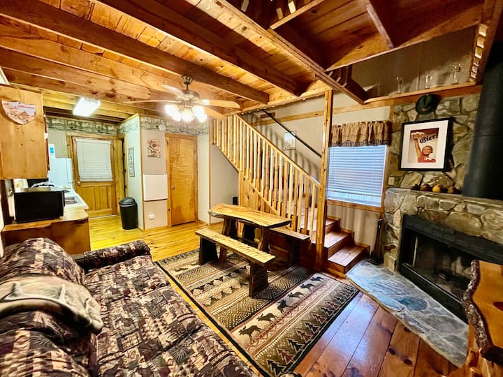 ❤Oktoberfest Themed Cabin In Woods W/ Stream #14 - Helen, GA