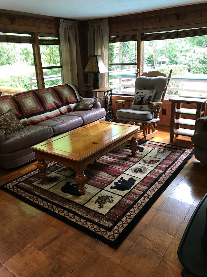 Brookside Cottage - 새피어