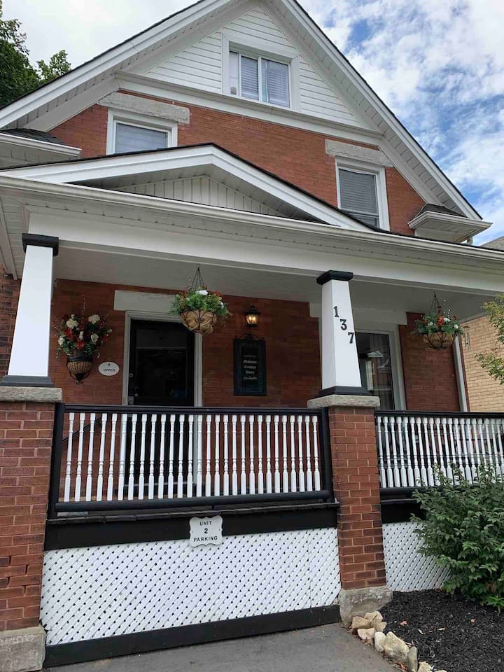 Home King Beds Steps To Google, Wrhn, Perimeter - Kitchener