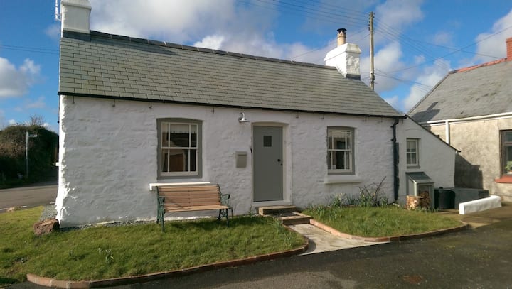 Traditional Cottage Near Pembrokeshire Coast Path - Haverfordwest