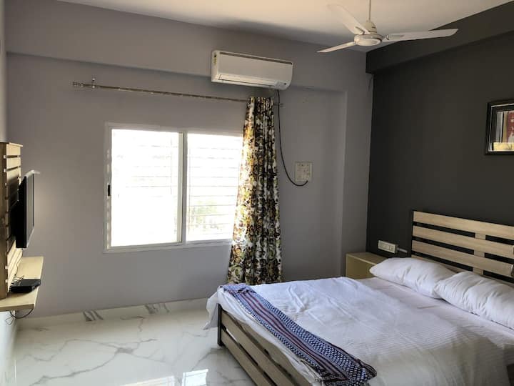 Solitaire Homes. Cozy And Comfortable Room 101 - Mysuru