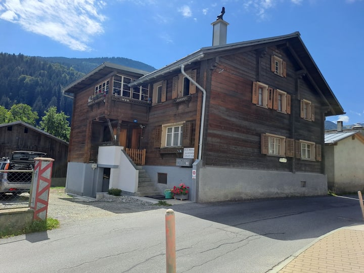 Gemuetliche, Sonnige Wohnung - Obersaxen