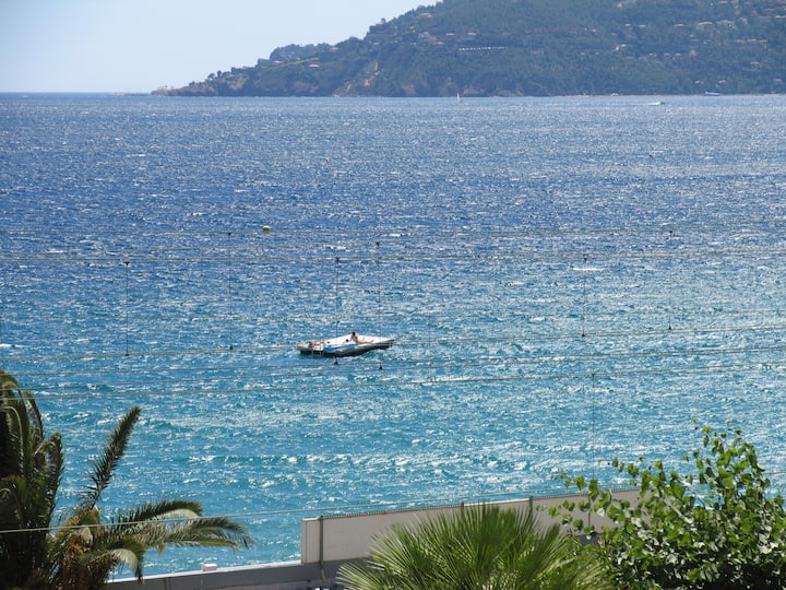 Beachfront, Oceanview Apartment - Cannes