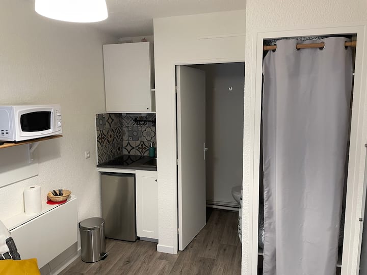 Studio Rénové Proche De Toutes Commodités - Chambray-lès-Tours