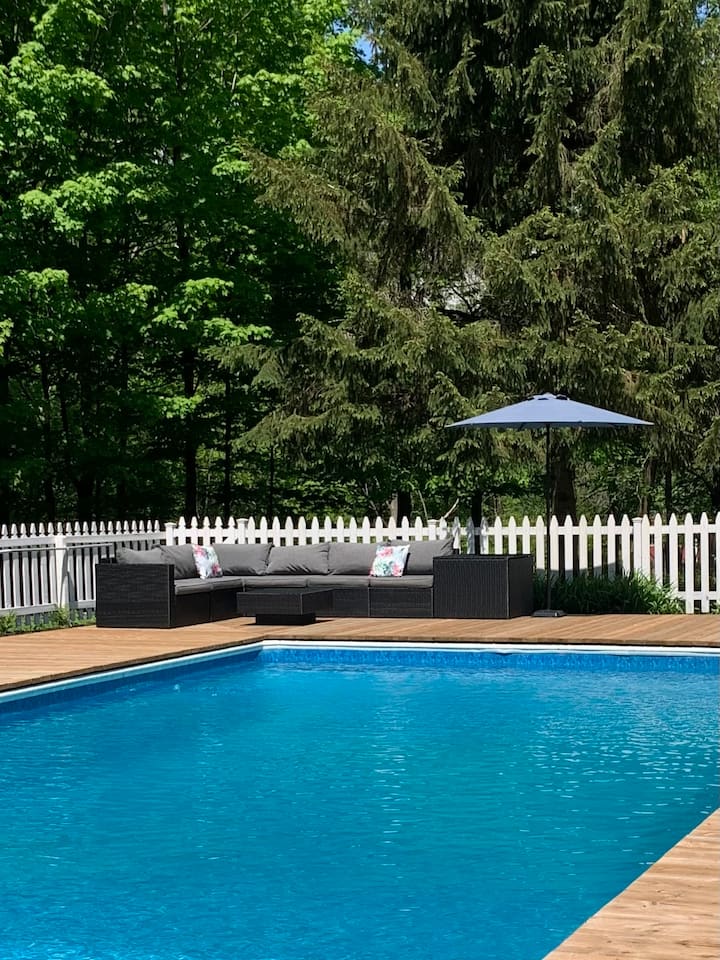 Maison Historique, Grande Piscine  Chauffée - Mont Sutton, QC