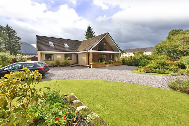 Family Room With Private Ensuite Facilities. - Fort William