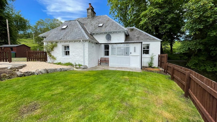 Cosy Cottage In A Beautiful Highland Wilderness - Loch Ossian
