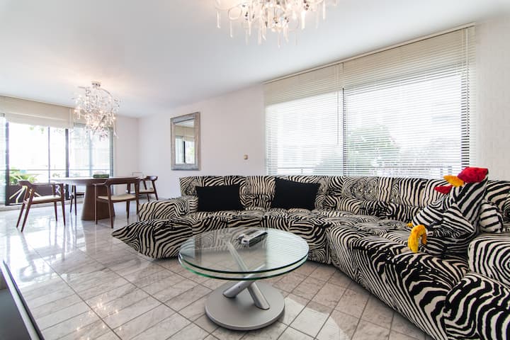 Luxuswohnung In Bester Lage Von Düsseldorf - Düsseldorf