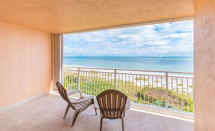 Oceanfront Direct Luxury Condo, Beautiful Views - Cocoa Beach, FL