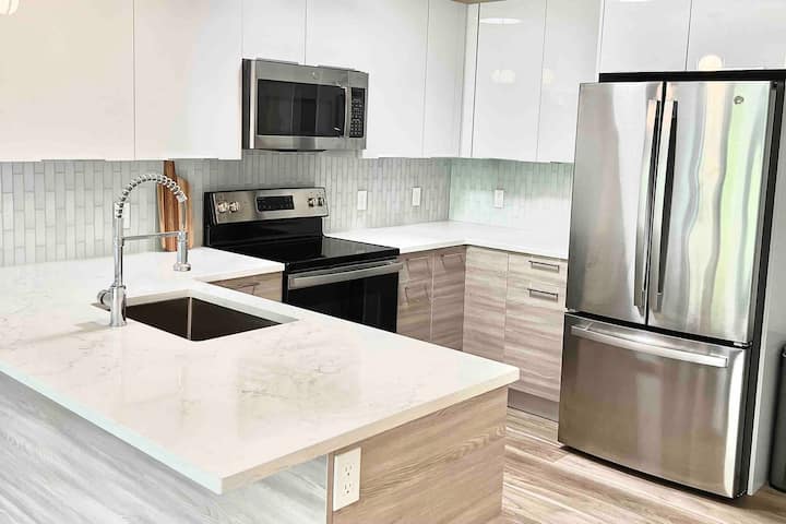 Luxury 2 Bed Apartment In Quincy - Quincy, MA
