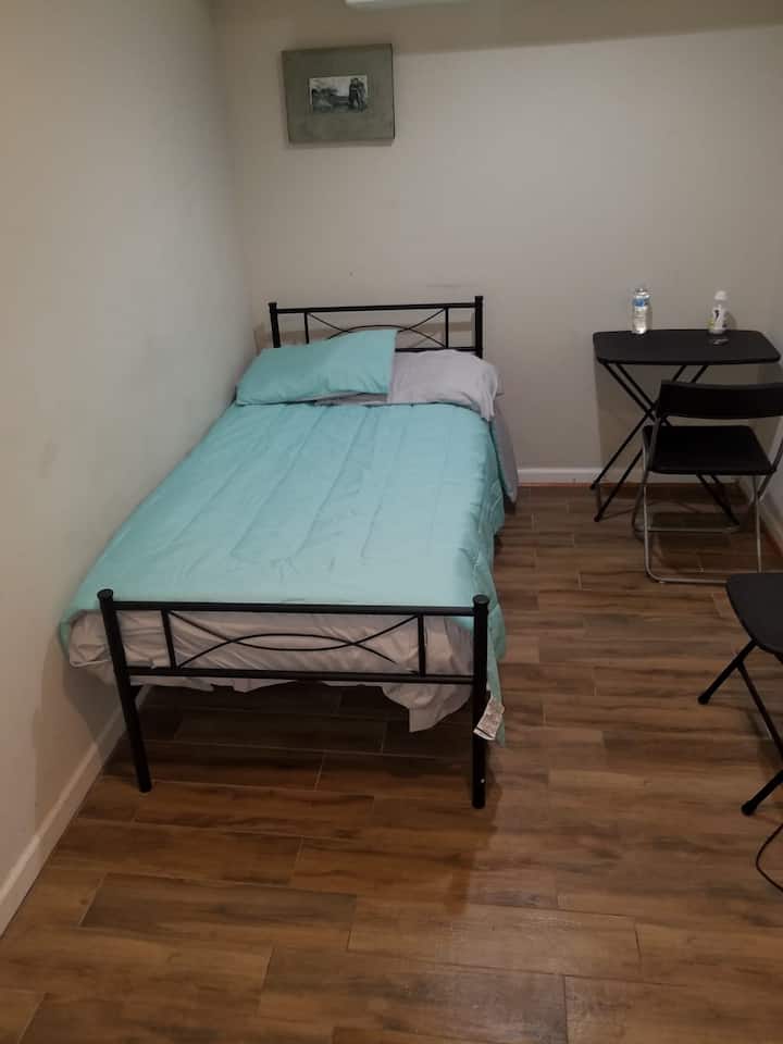 Nice Small Cozy Room 15 Mins From The Shaw Metro - Arlington, VA