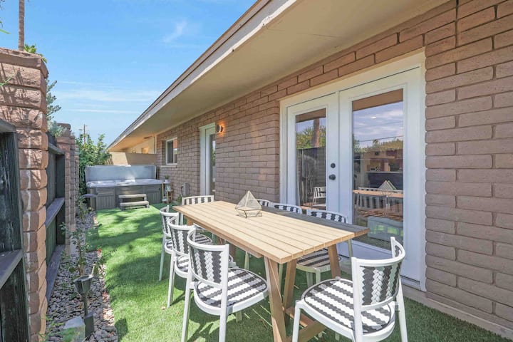 Walk To Old Town Condo Hot Tub Pool! New Amenities - Scottsdale, AZ