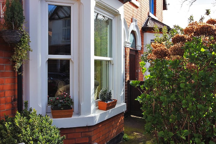 Double Room In Classic Edwardian Family Home. - Nottingham
