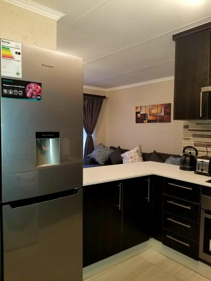 Fully Furnished Self Catering 1  Bedroom Apartment - Centurion