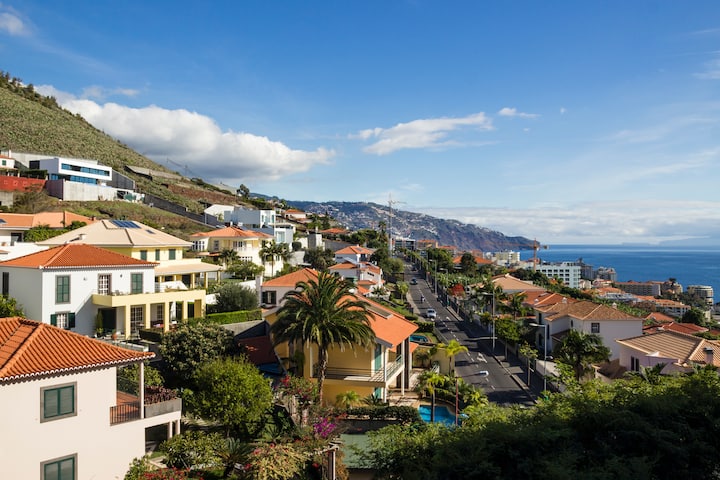 Un Appartement Duplex (90m2) Près Du Cc Forum - Funchal