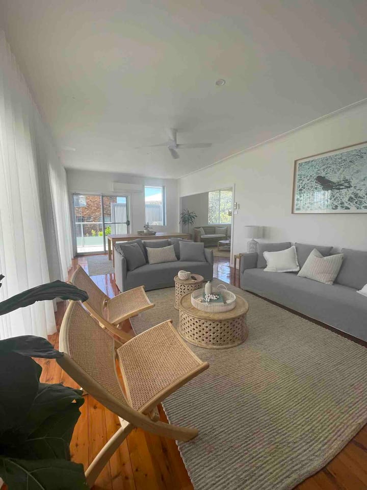 Beachside Stay - Enjoy Beachfront Views & Pool! - Newcastle