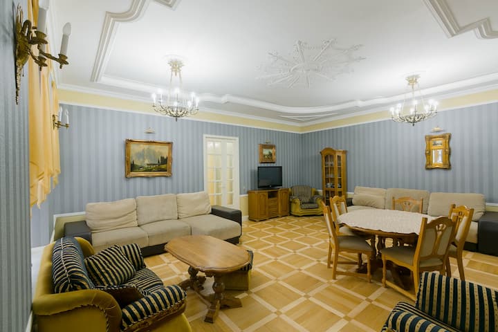 Gorgeous 3 Bedroom Apartment Near The Hermitage - Saint Petersburg (Russia)