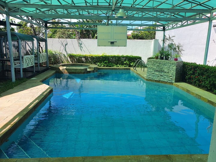Private Pool With 1 Bedroom - Malolos