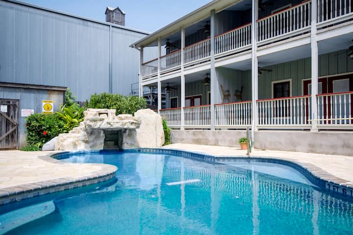 Gruene Reservations Condo 205 - New Braunfels, TX