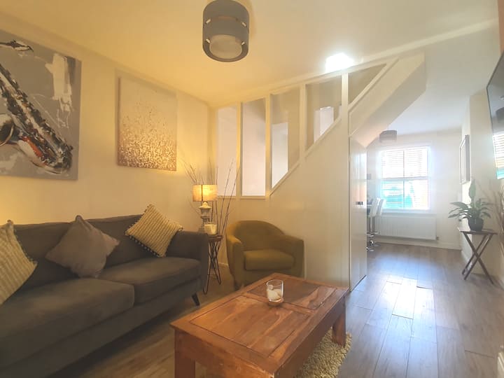 Modern Two Bedroom Townhouse In Shrewsbury - Shropshire