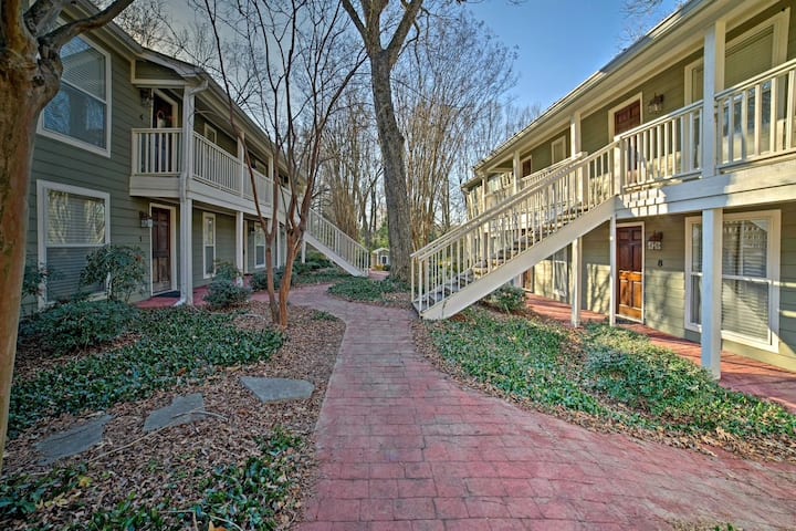 Cozy End Unit Condo Just One Block From The Square - Oxford, MS