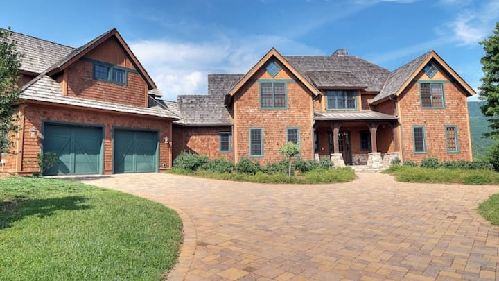 Secluded Luxury Home W/ Amazing Mountainous Views - Lake Lure, NC