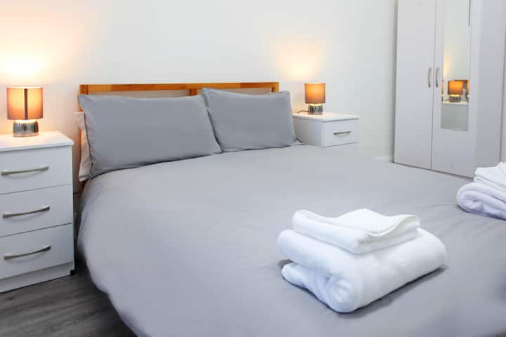Luxury 1 Bedroom Apartment For Telford Town Centre - Telford