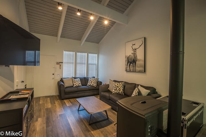 Modern Rustic Townhouse - 8 Beds! - Mammoth Lakes, CA