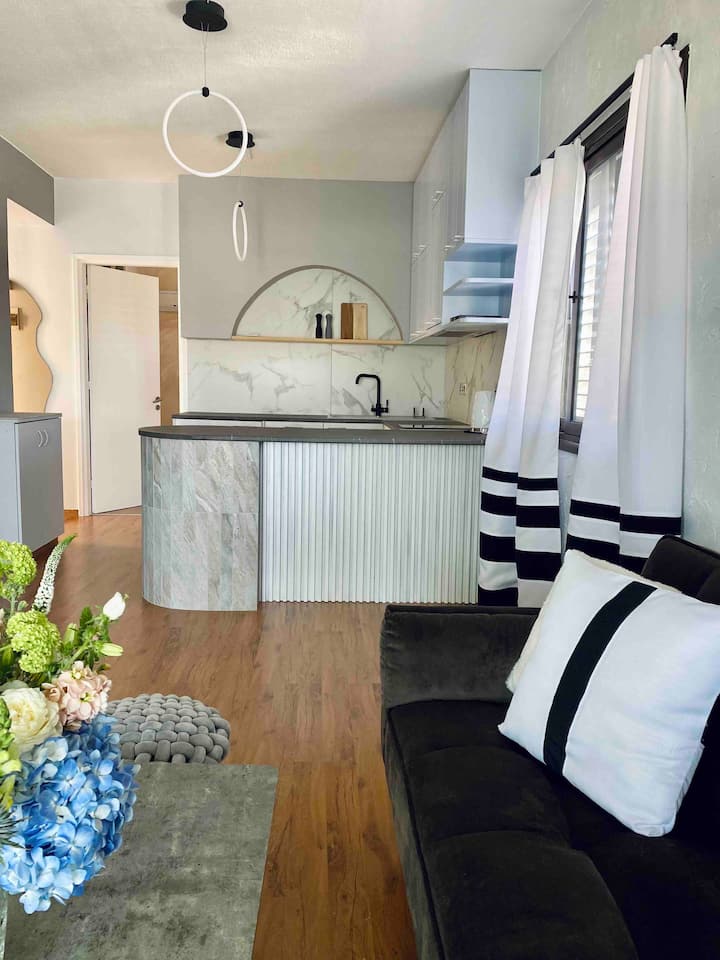 Lovely Location, Near Harbour, Restaurants,mall - Paphos