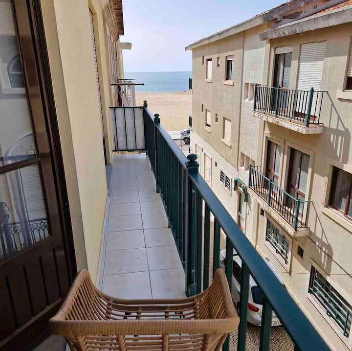 Flat Near The Beach" - Nazaré