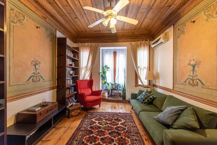 Historical House In Old City - İstanbul