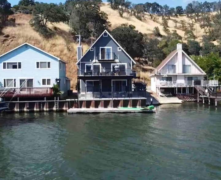 Stunning Lakefront Retreat - Clearlake, CA