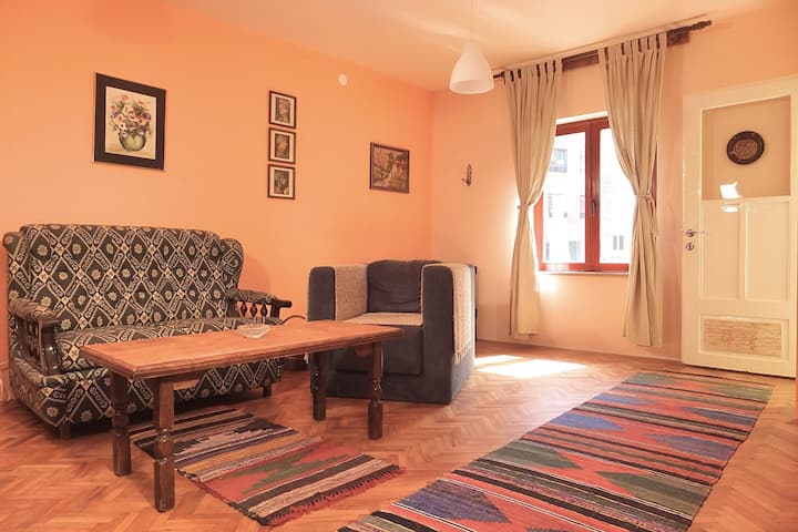 ★ Downtown Vintage Suite ★ Wifi | Tv | Ac | Bikes - Skopje