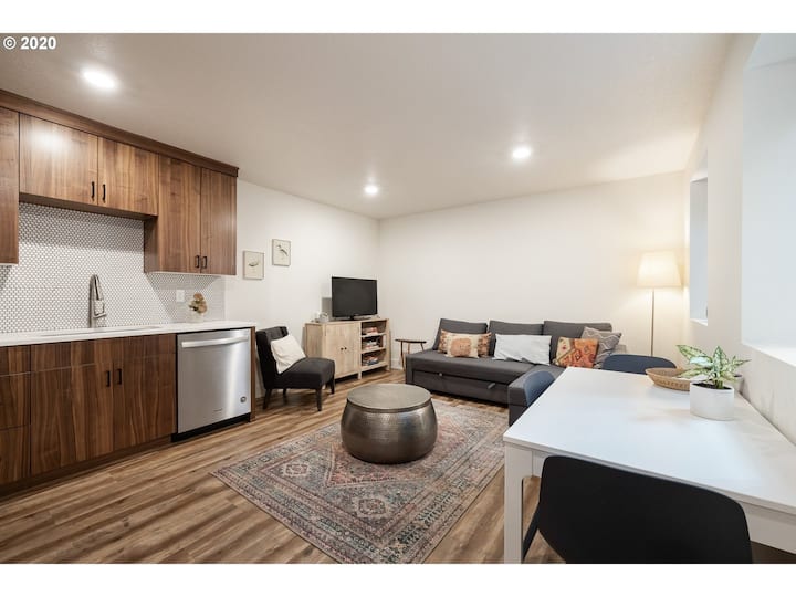 Modern 1 Bedroom Apartment - Min 30 Day Stay - Portland, OR