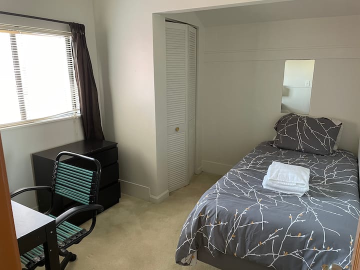 Furnished Bright Room Upstairs - Single Occupency - San Francisco, CA