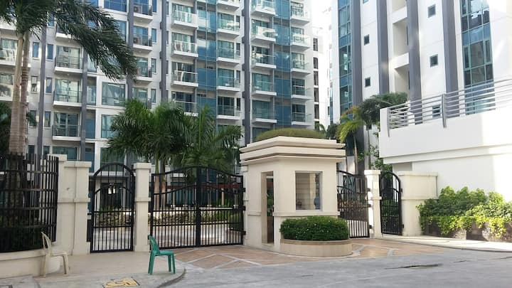 Palm Tree Two Villas @ Newport World Resorts - Pasay