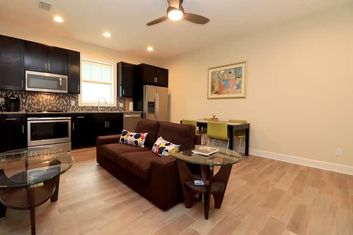 Luxury Suite (A) With Private Bath Near Downtown - St. Petersburg, FL