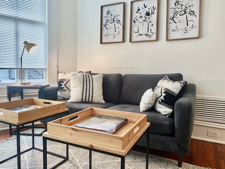Quintessential Downtown Boutique Townhouse - Montgomery, AL