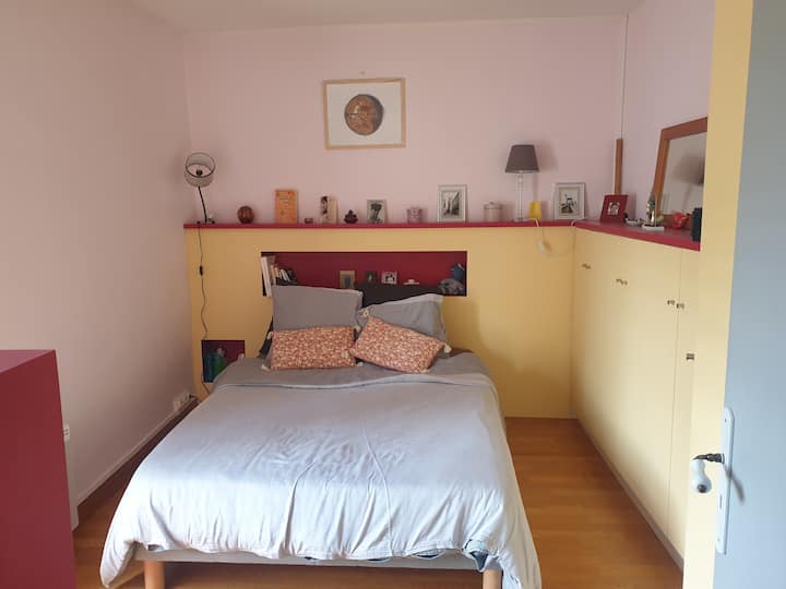 Chambre Dans Une Maison Chaleureuse - Oudon