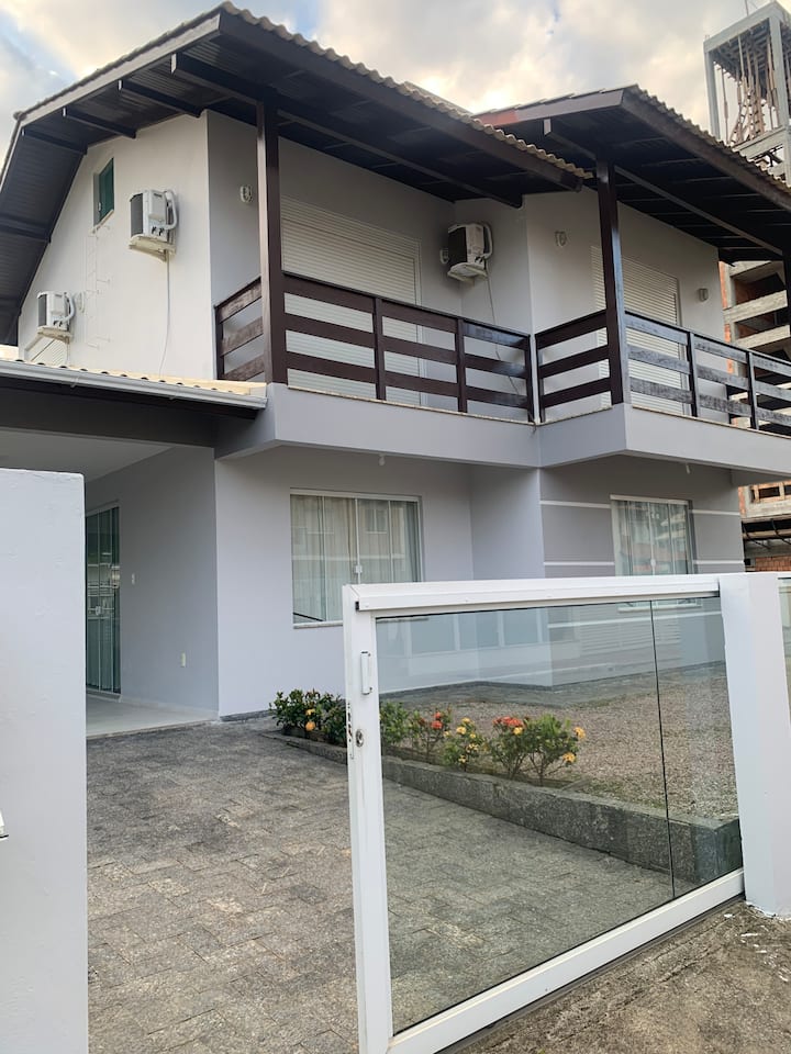 Casa Em Palmas - Gov. Celso Ramos A 200m Da Praia - Governador Celso Ramos