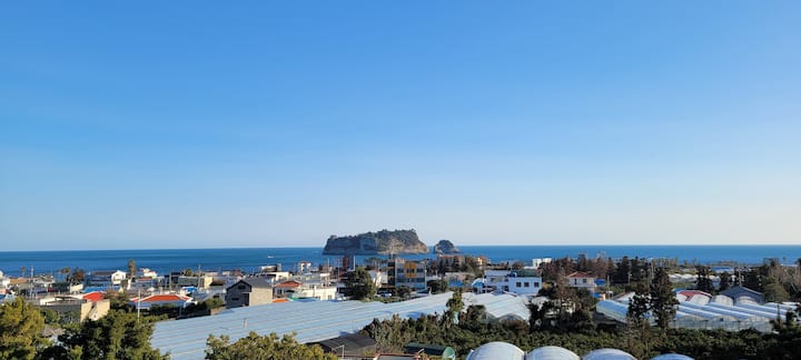 법환포구와 범섬을 품에 안은 숙소에서 한 달살기 - Jeju-do