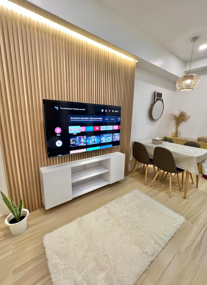 Spacious Condo In Quezon City W/ Videoke & Parking - Quezon City