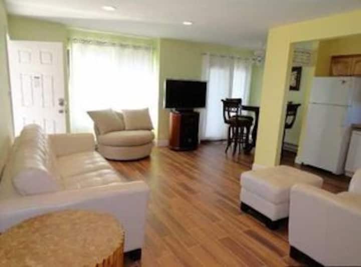 Ocean Avenue Ultra Modern 1 Bedroom Condo. - Red Bank, NJ