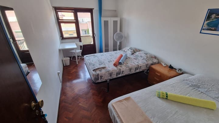 For Up To 3 People! Close To Airport & Downtown! - Lisboa